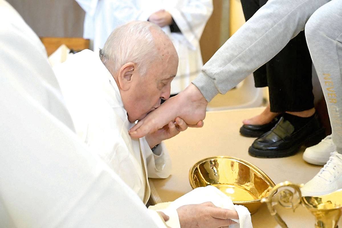 Pope Leads Easter Vigil After Health Concerns The Manila Times